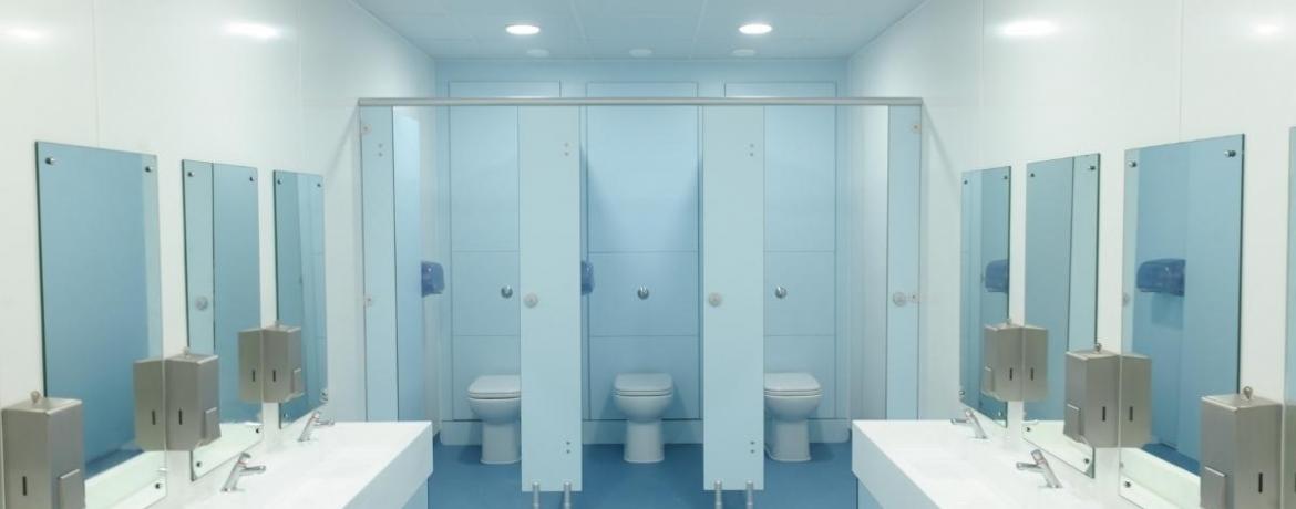 How many toilets, urinals, and sinks should there be in a toilet room ...