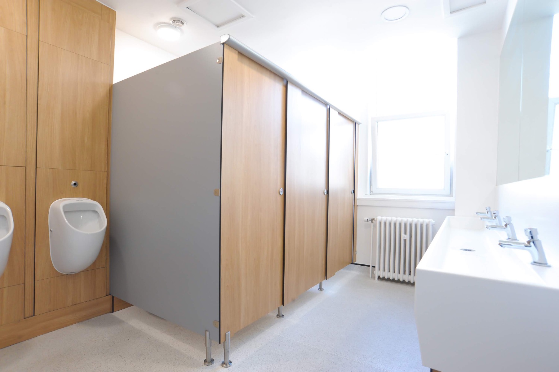 What are the different types of toilet and shower cubicle ...