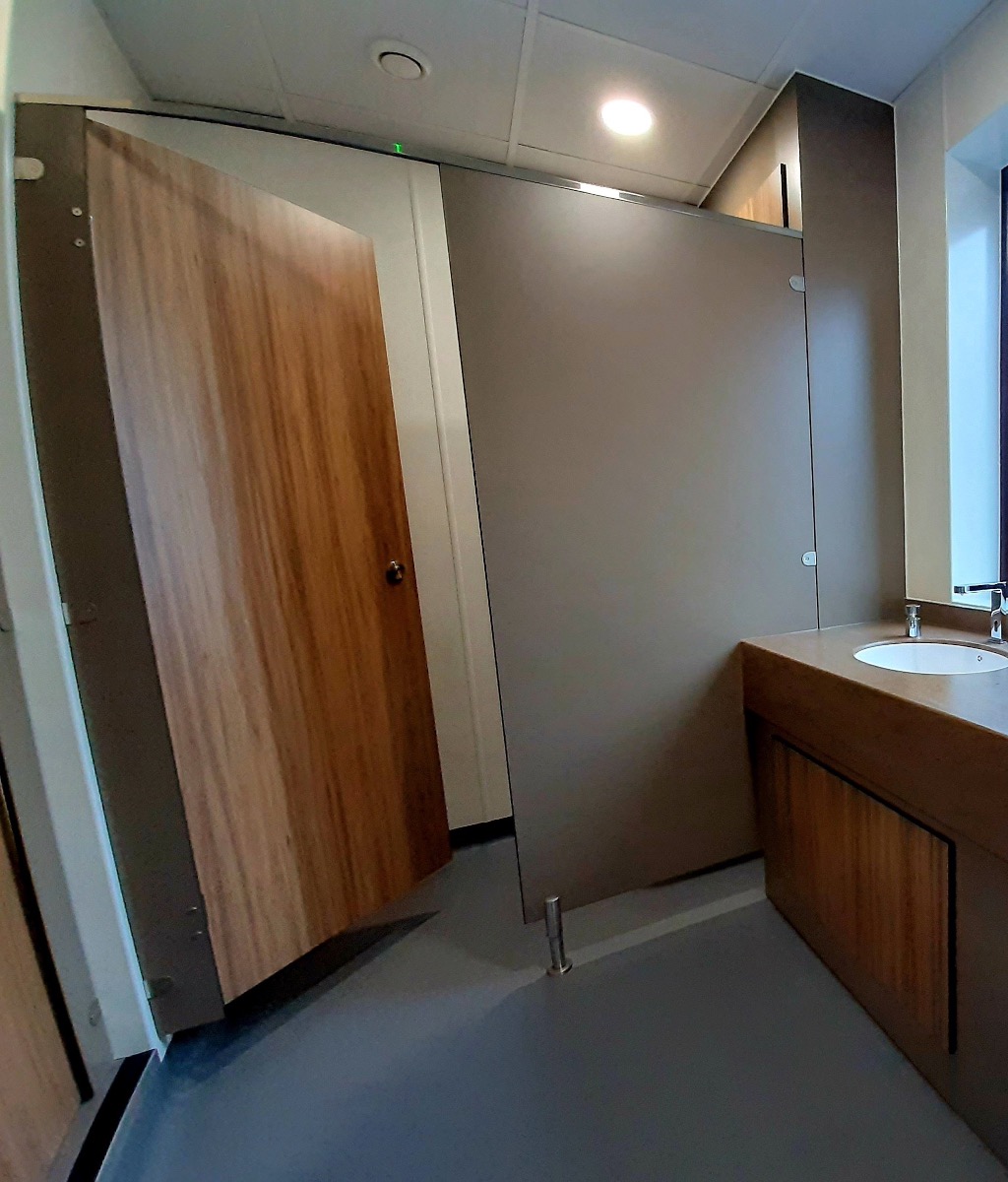 What are the different types of toilet and shower cubicle ...